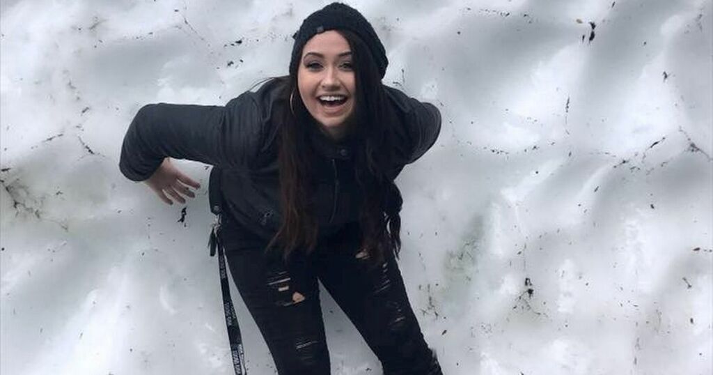 Woman 'allergic to gravity' spends 23 hours in bed as…