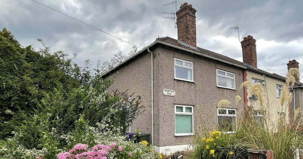 John Lennon’s family home to go under the hammer