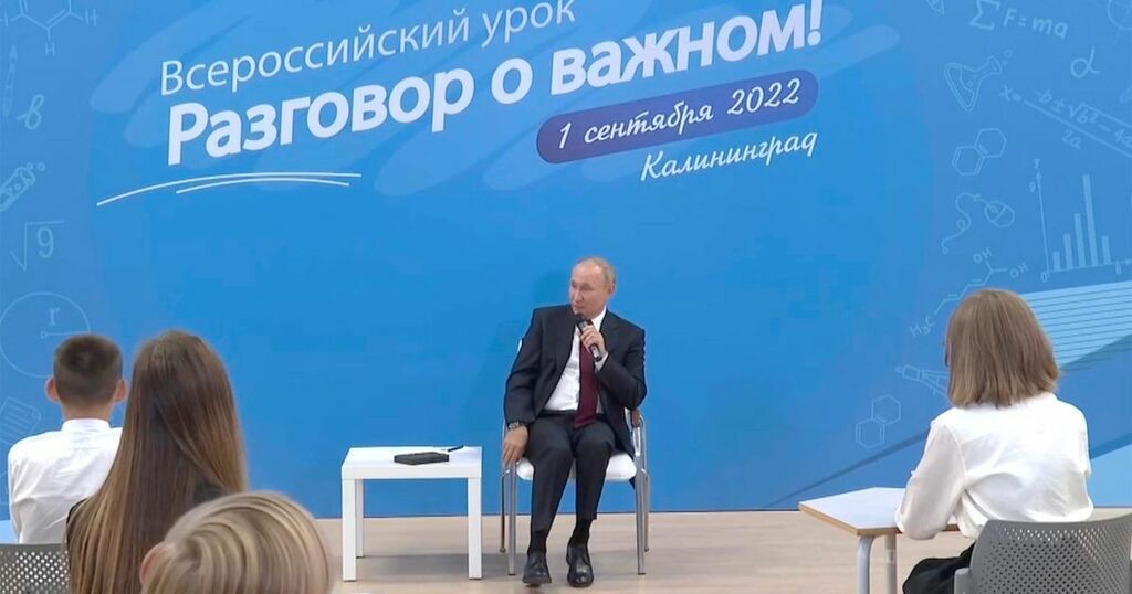 Vladimir Putin’s legs visibly twitch as he baffles…