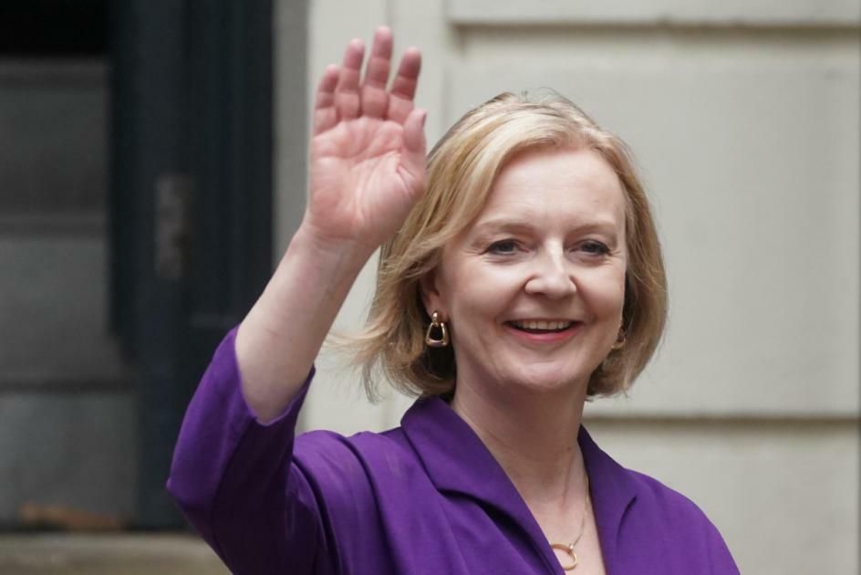 Liz Truss Officially Becomes Uk Prime Minister As…