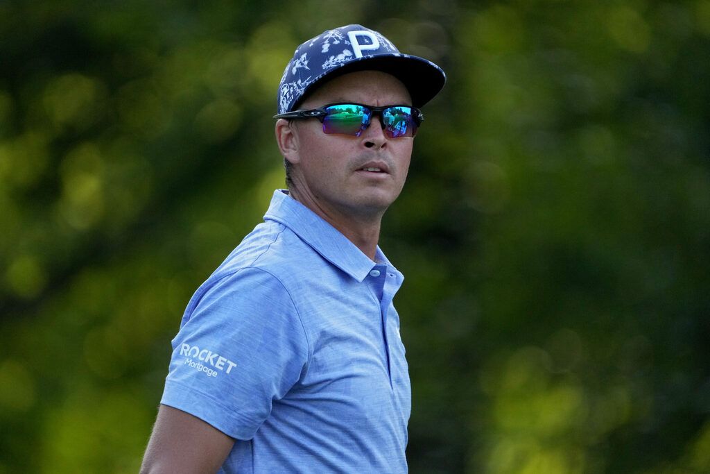 Rickie Fowler shakes things up with new caddie,…