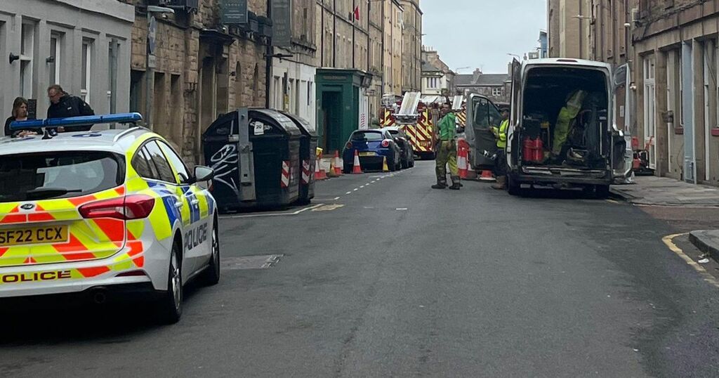Edinburgh police lock down street as firefighters…