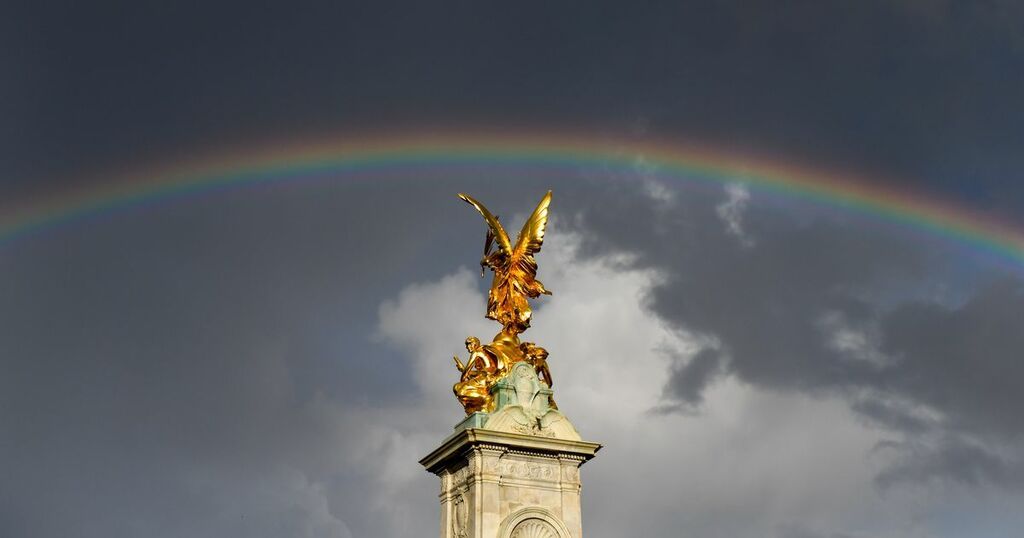 Double rainbow appears over Buckingham Palace as…