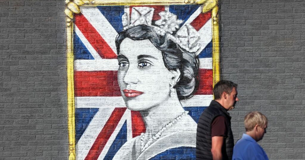 Queen Elizabeth II mural appears in Gateshead…