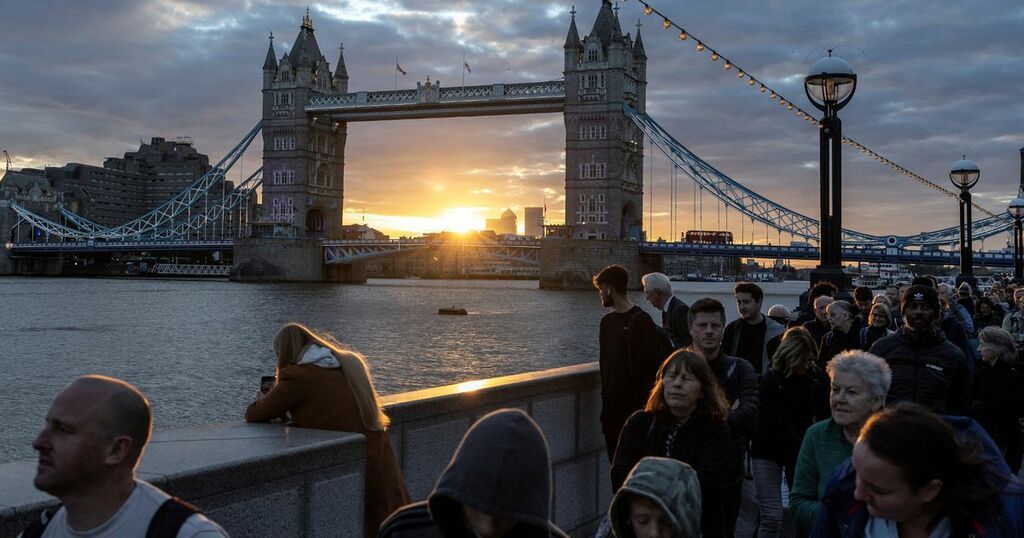 Queen queue tracker LIVE: Queue to see coffin shuts…