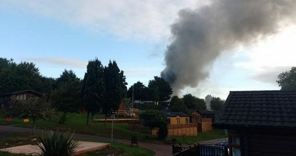 Huge fire at Devon family holiday park as 10 fire…