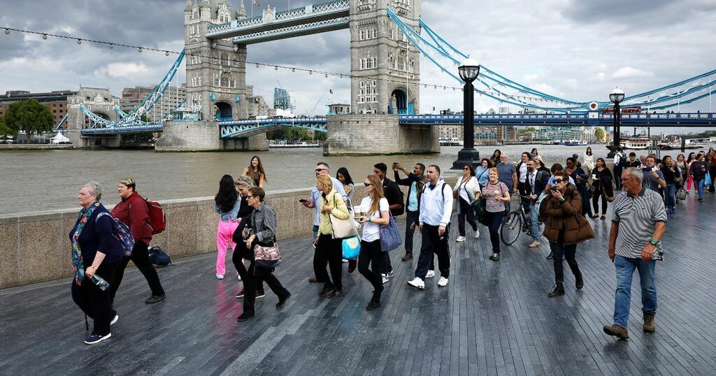 Londoner creates map of pubs near to queue for seeing…