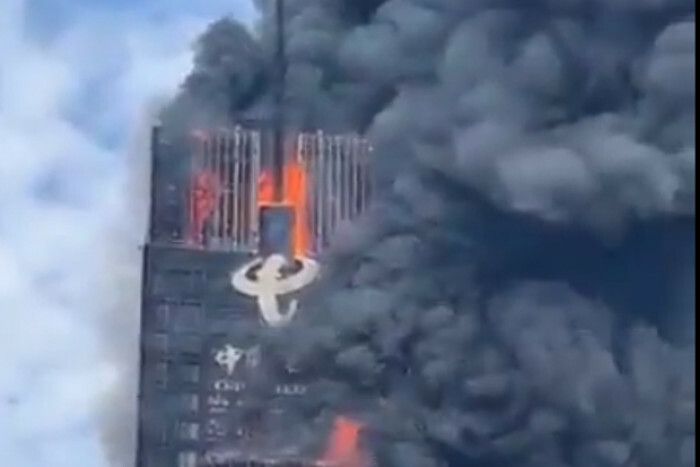Fire engulfs skyscraper in China's Changsha city