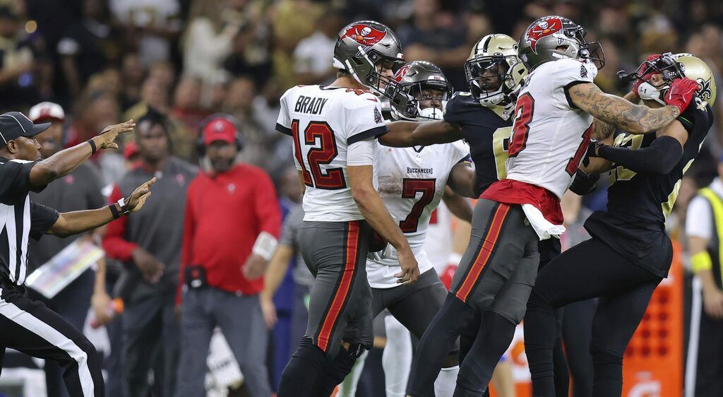 Lip-readers figured out Mike Evans told a ref why he…