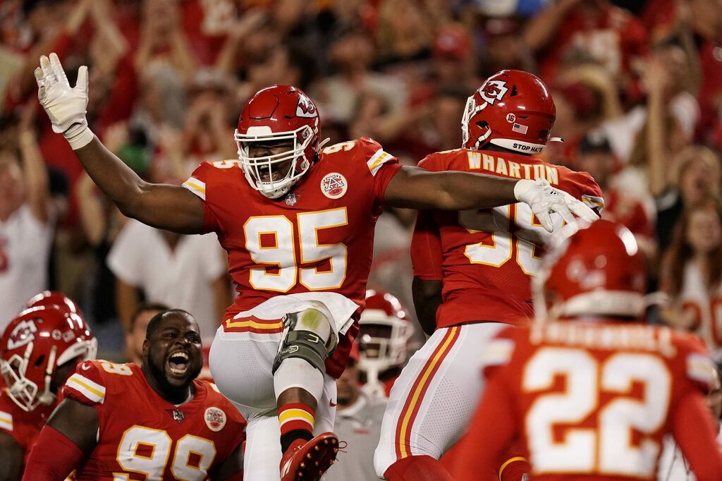 WATCH: Chiefs DL coach Joe Cullen’s reaction to Chris…