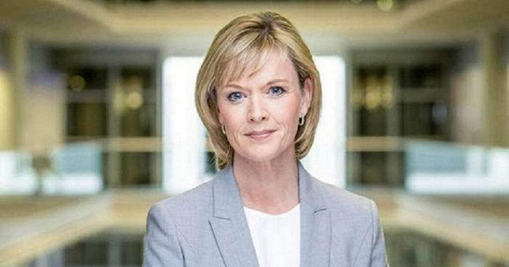 Who is Julie Etchingham's husband Nick? ITV…