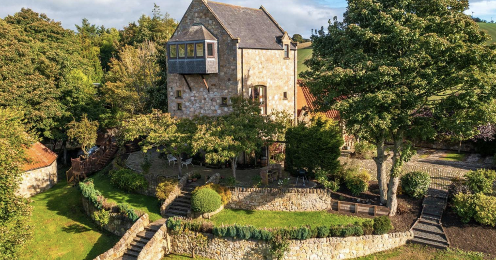 Stunning Scottish 'mini-castle' with huge rooms and…