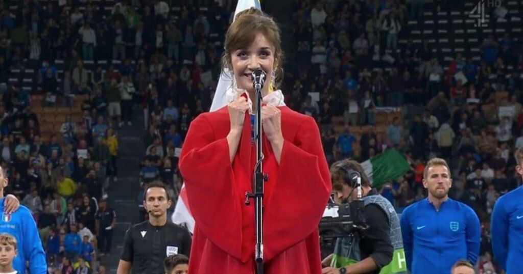 Who is Carly Paoli? Mansfield-born opera singer…