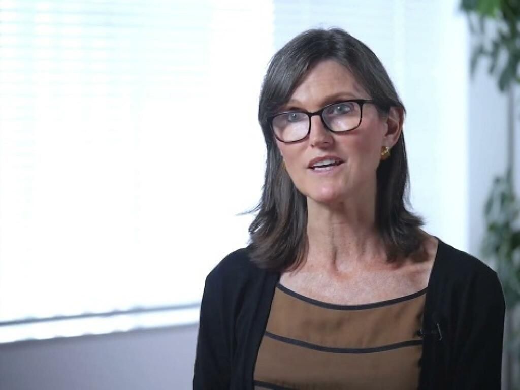 Cathie Wood Says Powell's 'Sledgehammer' To 'Slay'…