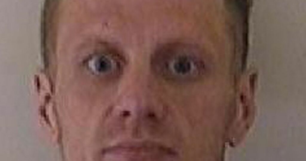New picture of fugitive Gateshead murderer Lee Nevins…