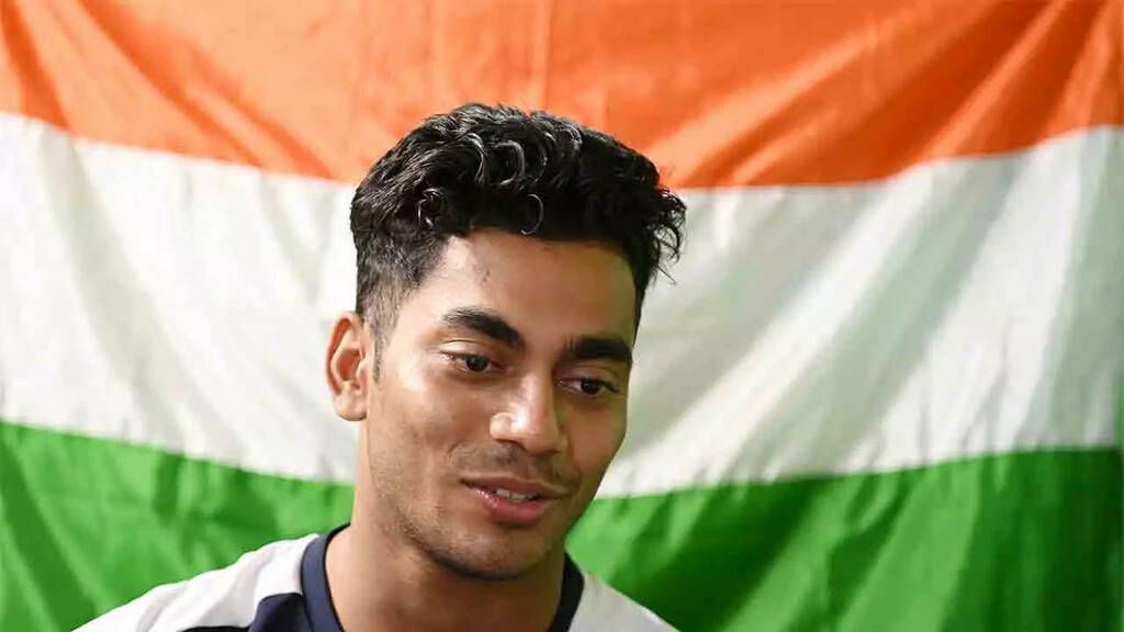 After Mirabai Chanu, Achinta Sheuli risks injury to…