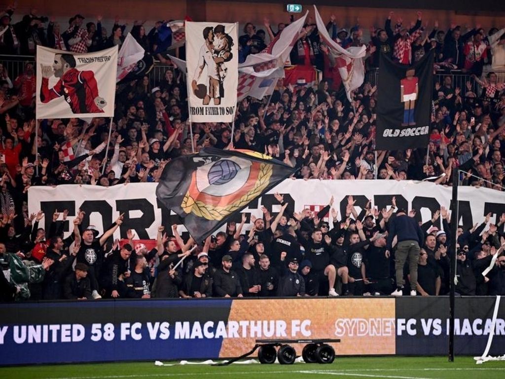 Sydney United to track down fascist fans