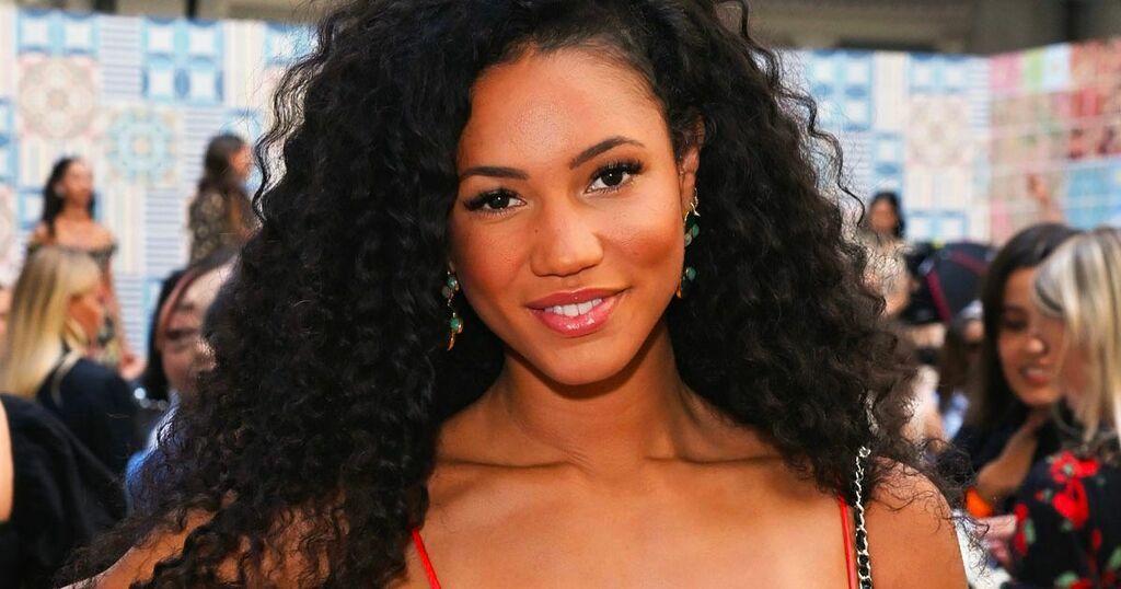 Vick Hope reveals she's missing a finger tip after…