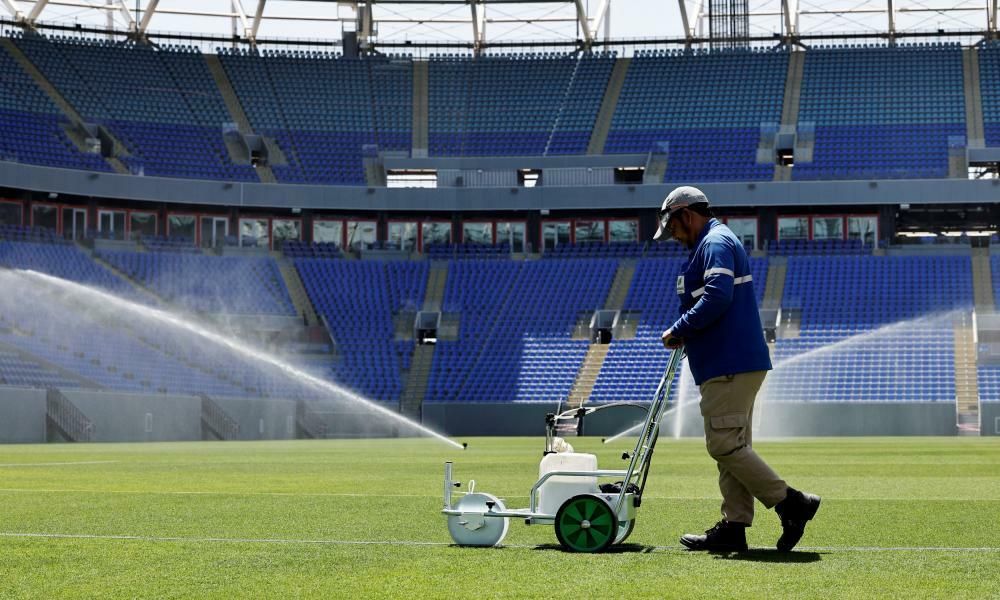 10,000 litres a day for each pitch: water strain in…