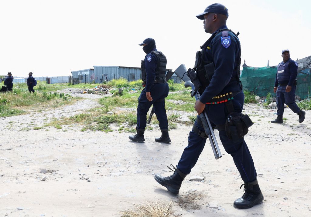 South African police conduct mass raid in Cape Town…