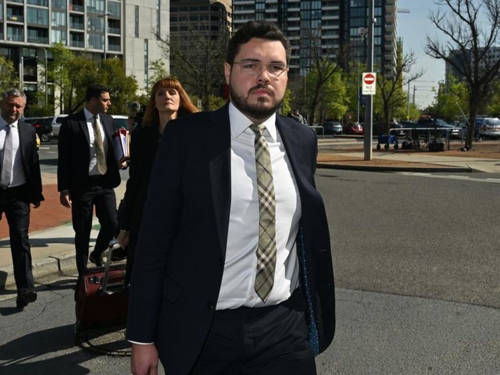 $325k question mark over Higgins' account