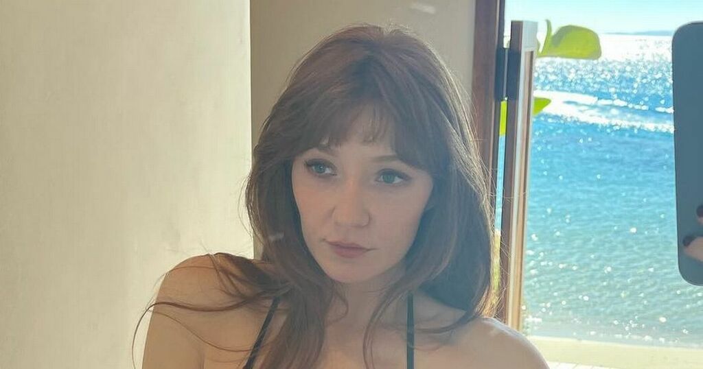 Nicola Roberts flaunts toned midriff in tiny bikini…