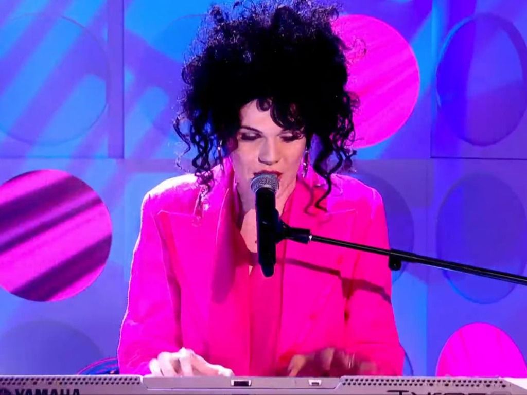 Jordan Gray: Trans comedian strips naked on Channel 4…