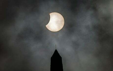 Solar eclipse: Moon blocks part of the Sun over London…
