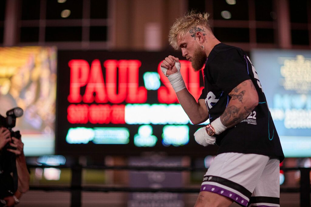 Photos: Jake Paul vs. Anderson Silva open workouts in…
