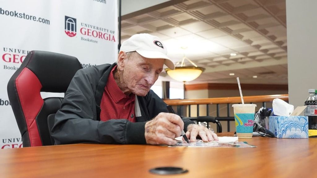 Vince Dooley, Legendary Former UGA Football Coach, Has…