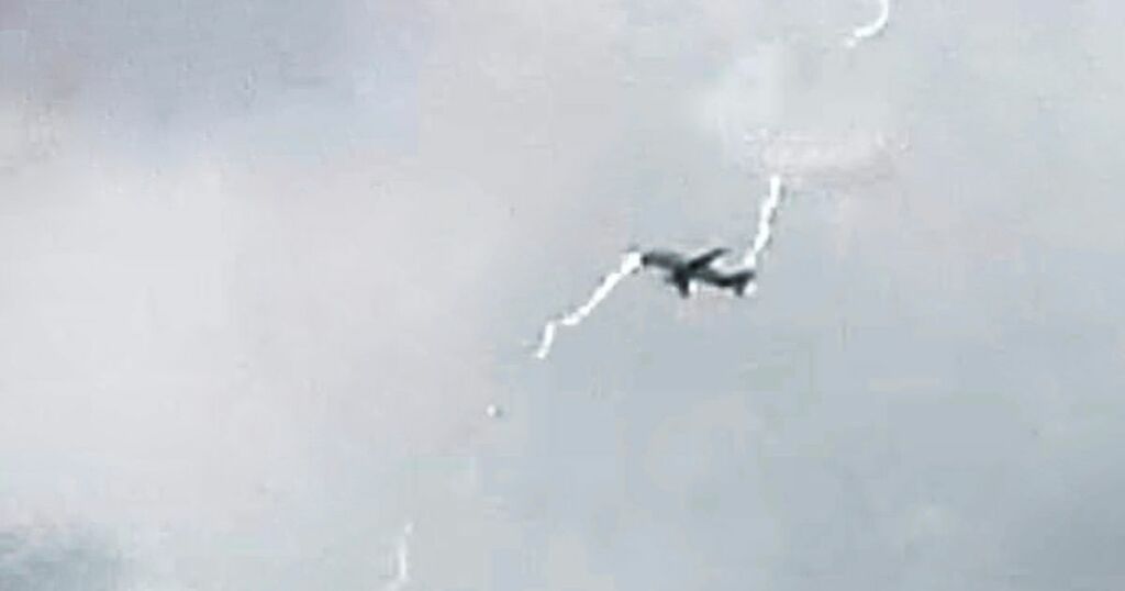 Incredible moment lightning bolt strikes plane in…