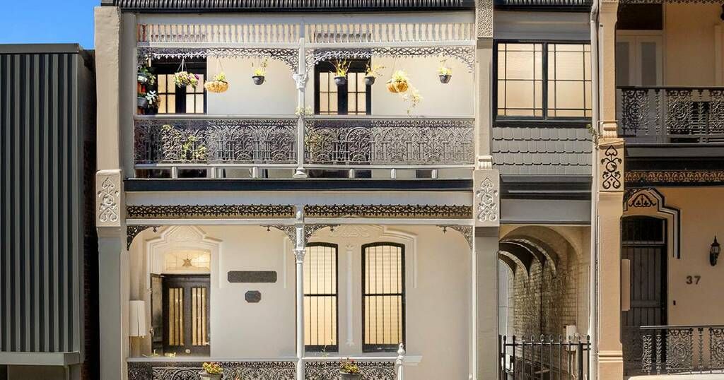 Historic four-level terrace with views of Newcastle…