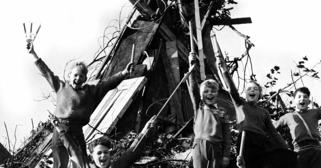 Manchester Bonfire Night's past: 'Loggin', treacle…