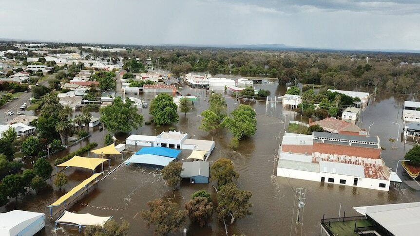 NSW flood: Forbes surveys damage from near-record…