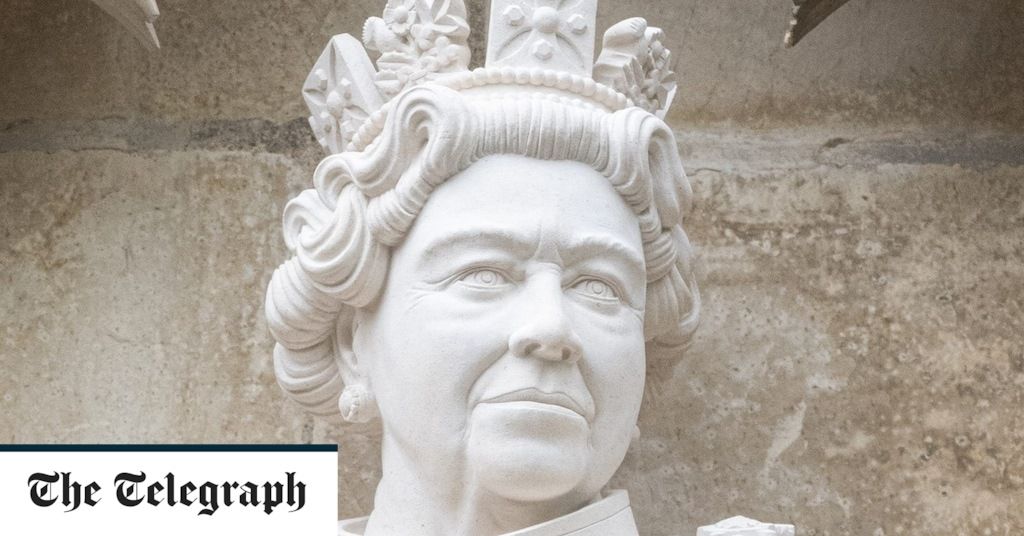 Pictured: Queen Elizabeth II statue unveiled by King…