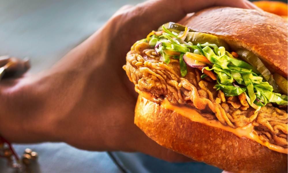 US declares lab-grown meat safe to eat in…