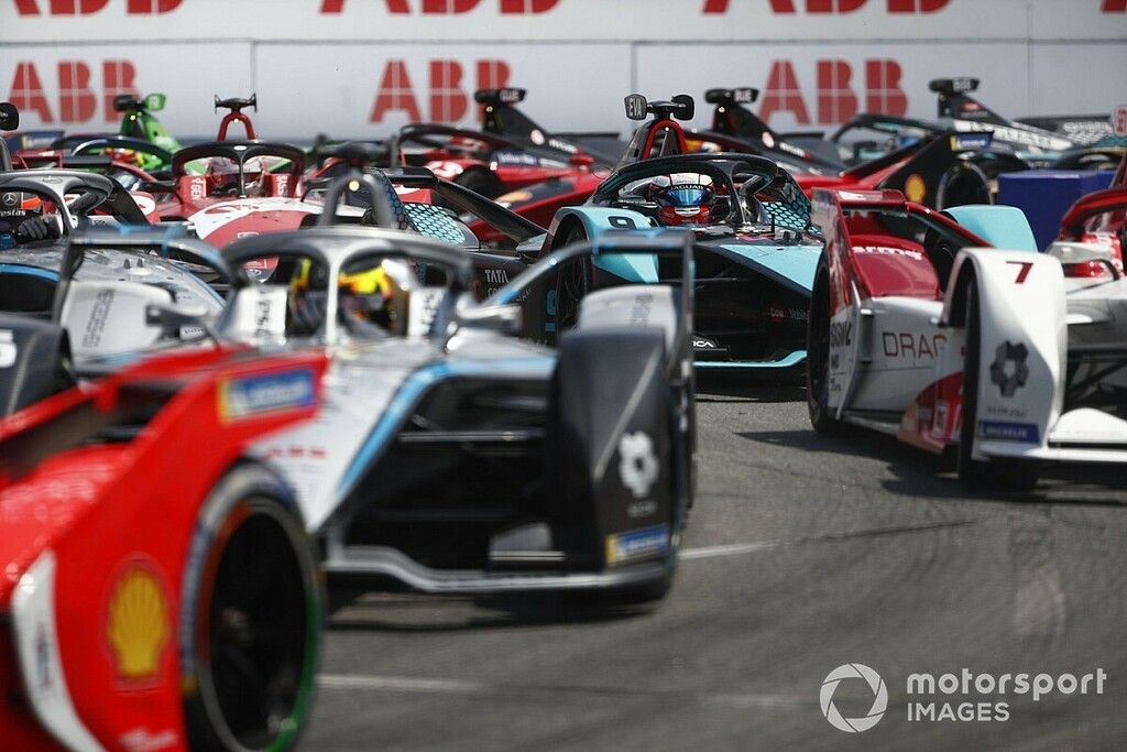 Formula E unveils plans for "Attack Charge" pitstops,…
