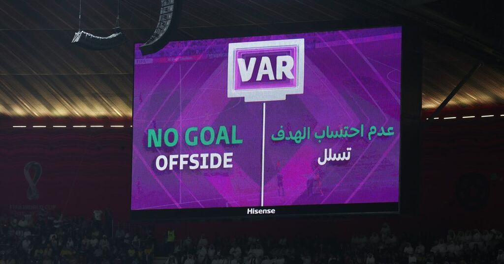 'QaVAR, rigged' - Fans question confusing VAR decision…