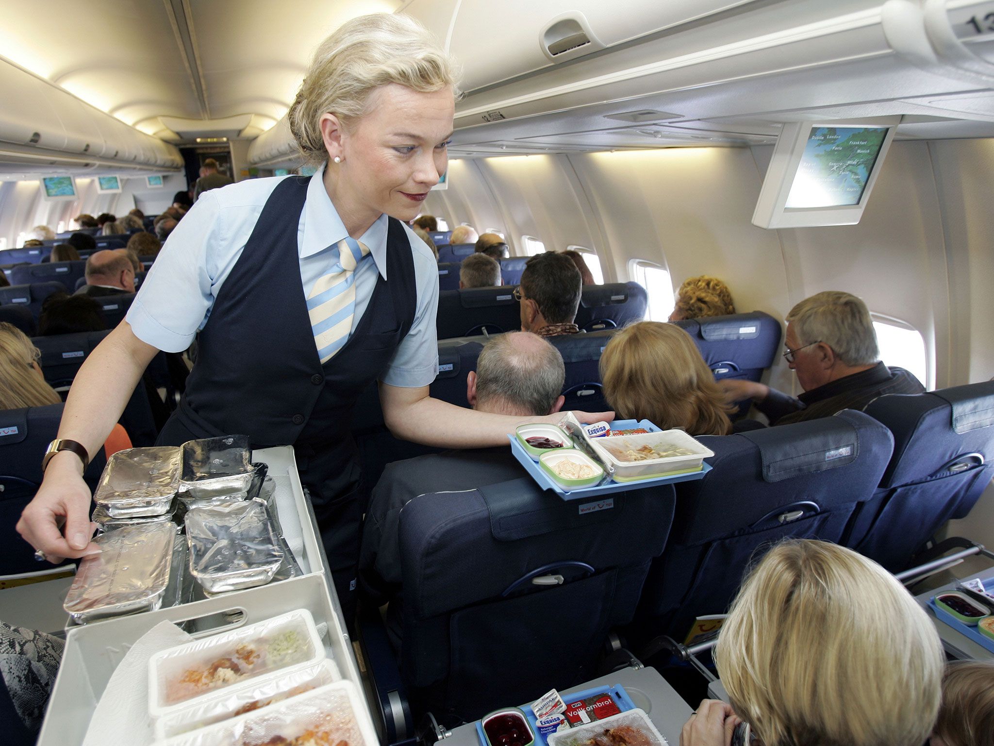 Flight attendants reveal facts about flying that…