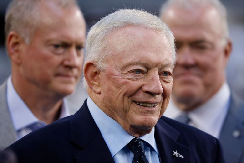 Jerry Jones defends newly-unearthed photo capturing…