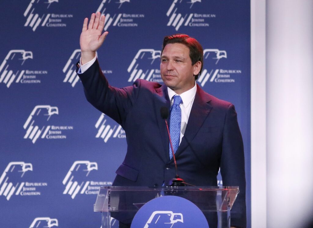 Musk Says He’d Back DeSantis for President If He Makes…