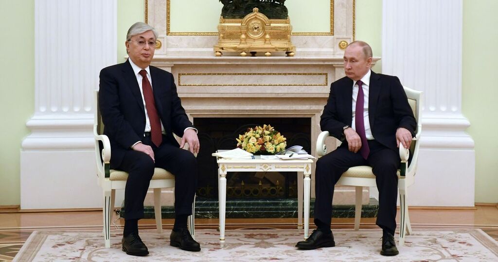 Puffy-faced Vladimir Putin left twitching his feet as…
