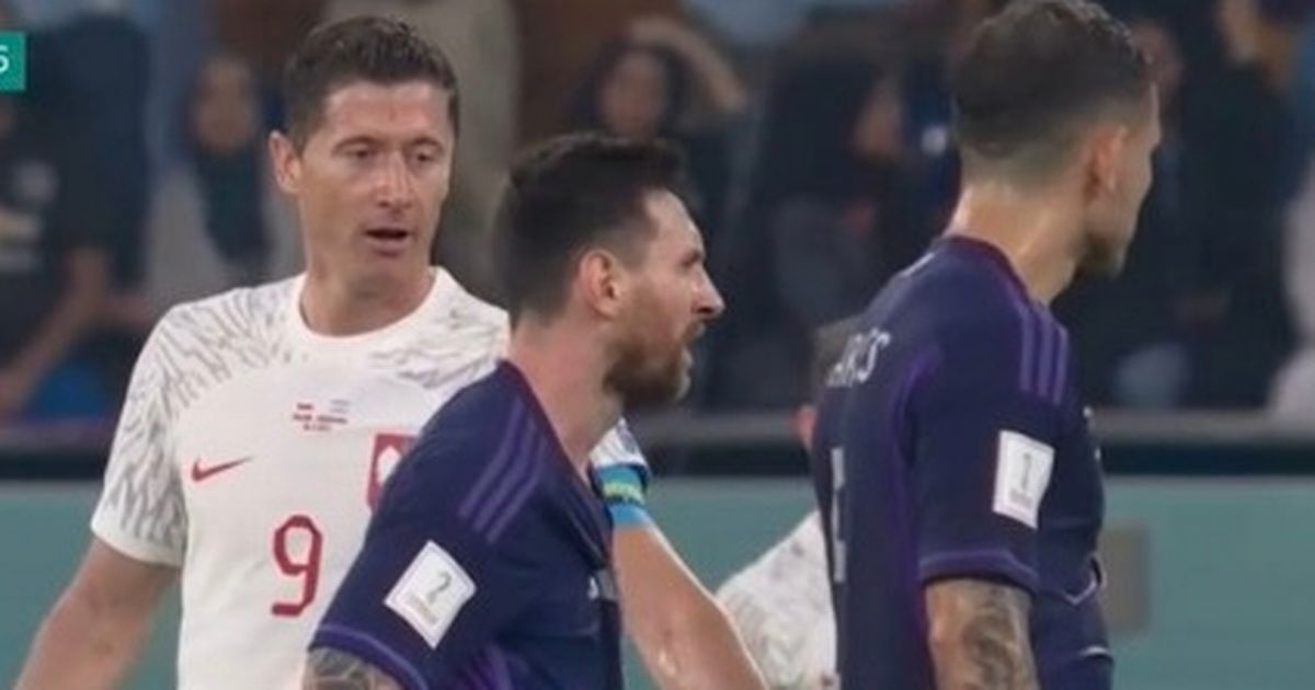 Lionel Messi's awkward moment with Robert Lewandowski…