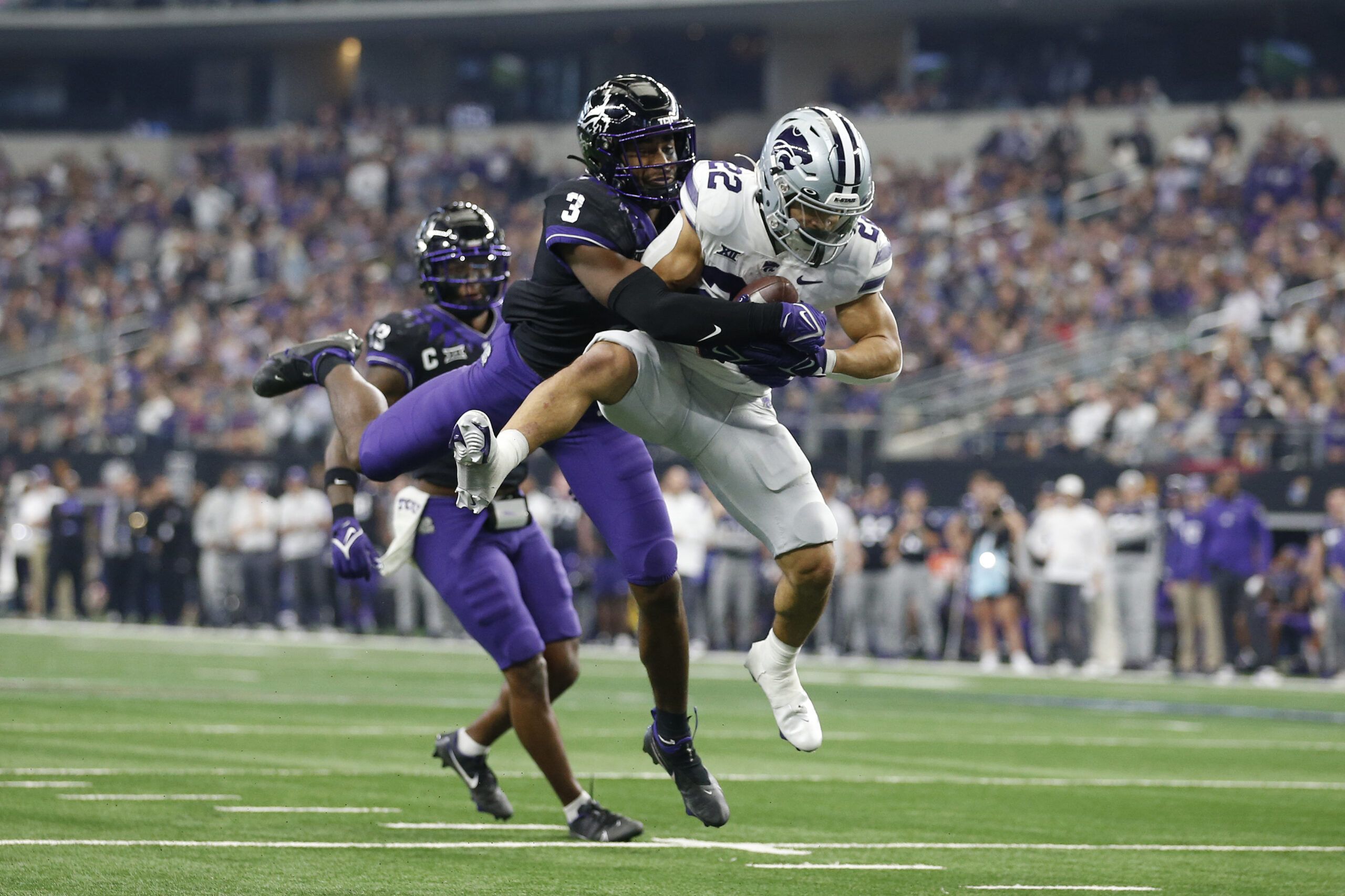 Kansas State’s Deuce Vaughn makes TCU player look…