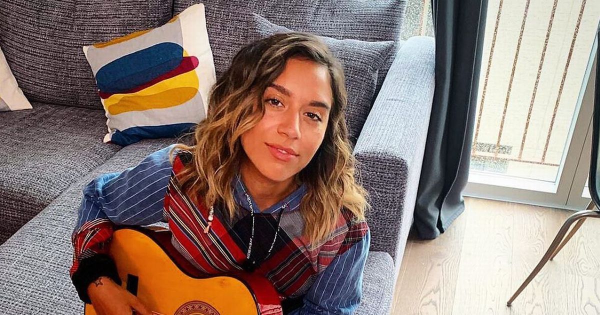 Who is Chelcee Grimes? Footballer and singer turned…
