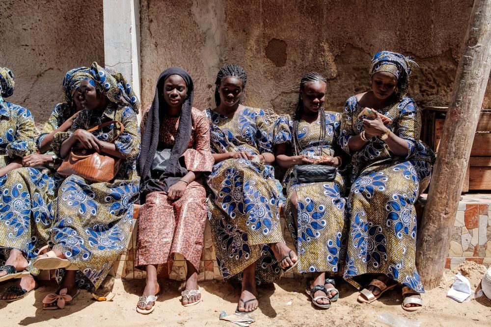 Dressing Dakar: a fashion city from artisan tailoring…