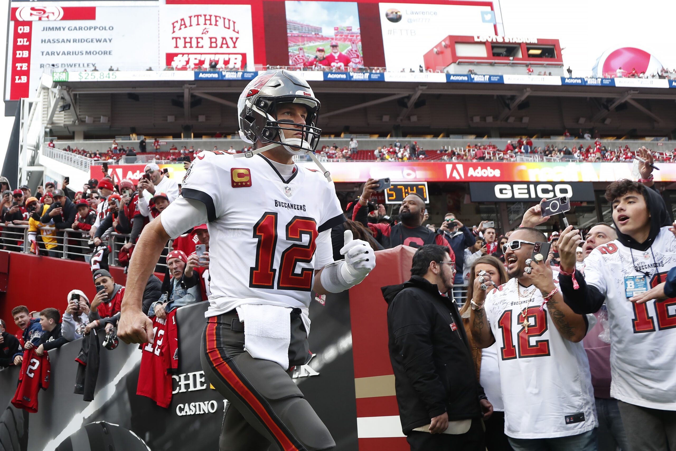 Tom Brady’s special stadium entrance had 49ers fans…