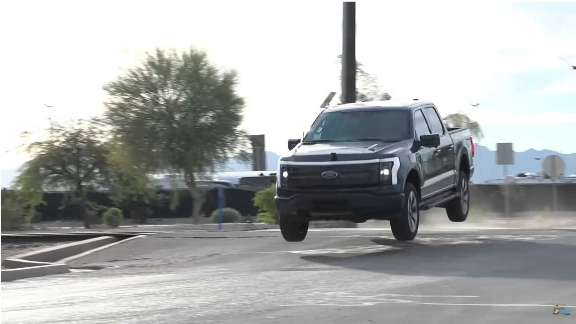 Ford F-150 Lightning Real-World Towing Test And…