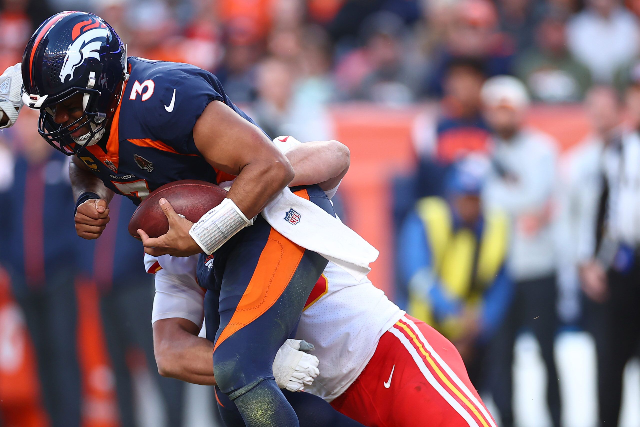 Russell Wilson knocked out of Broncos loss to Chiefs…
