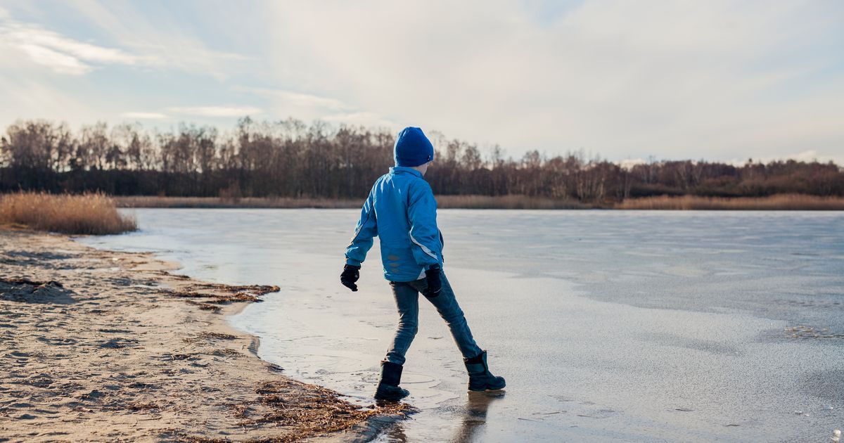What to do if someone falls through ice as experts…
